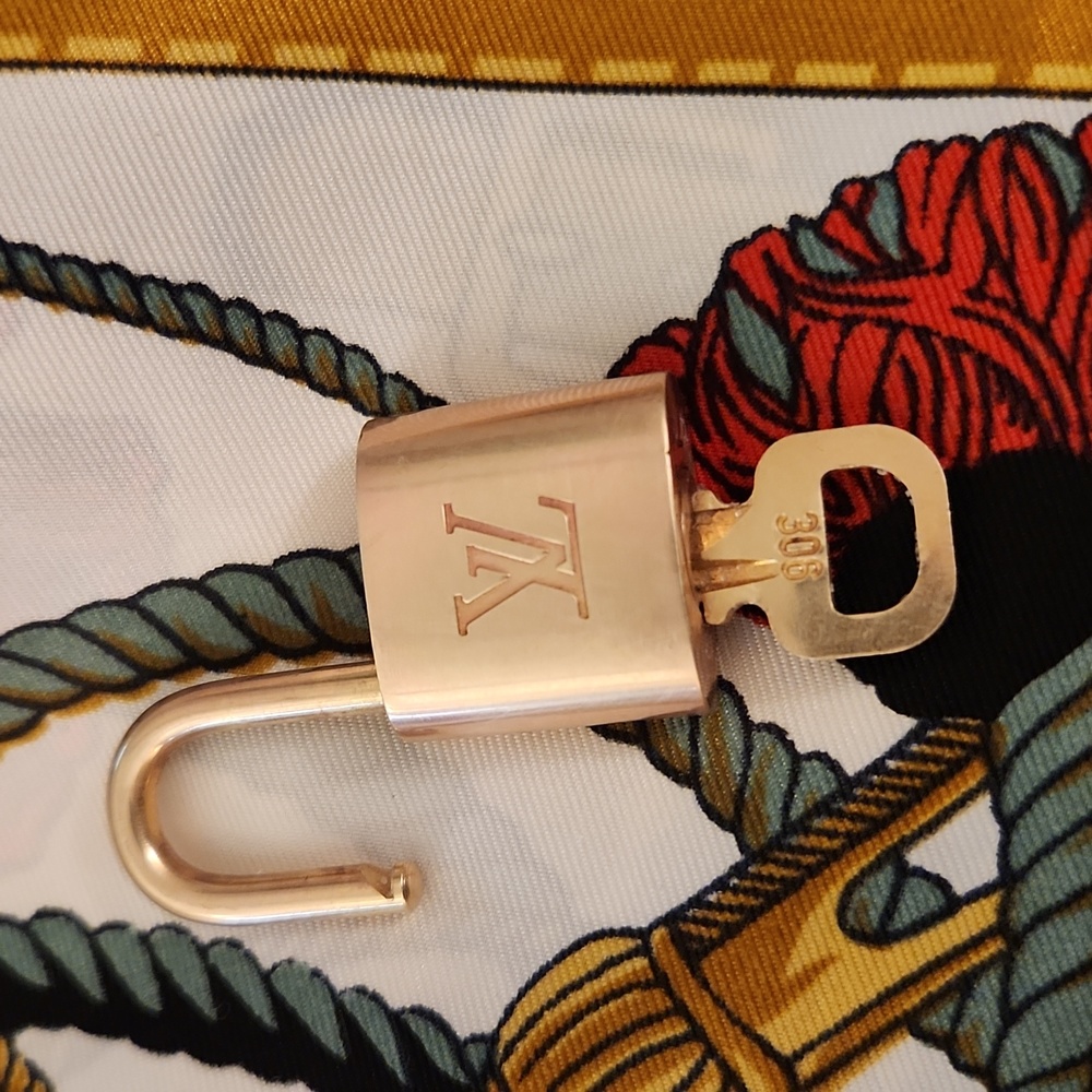 Louis Vuitton Padlock / Lock And Key #306 Pre-Owned - Gem